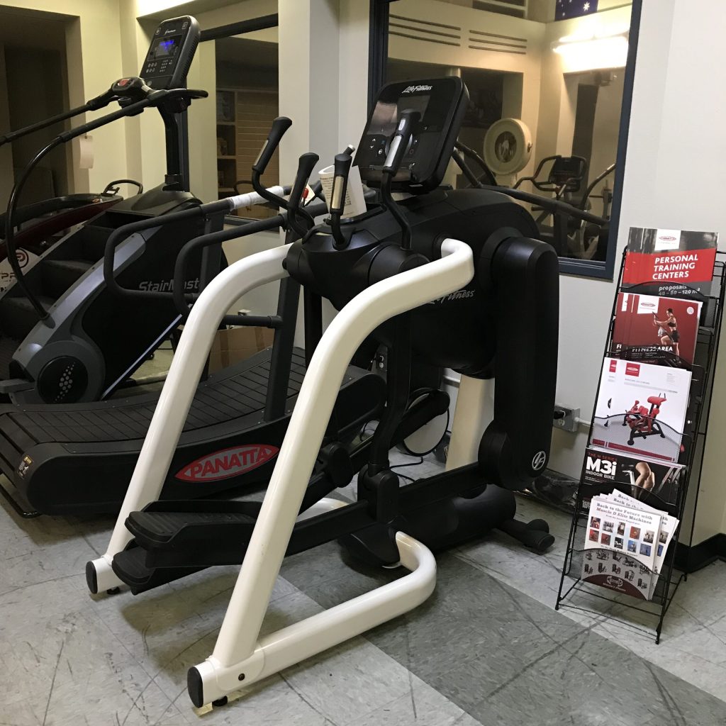 Life Fitness Platinum Club Series FlexStrider Variable Stride Trainer w ...